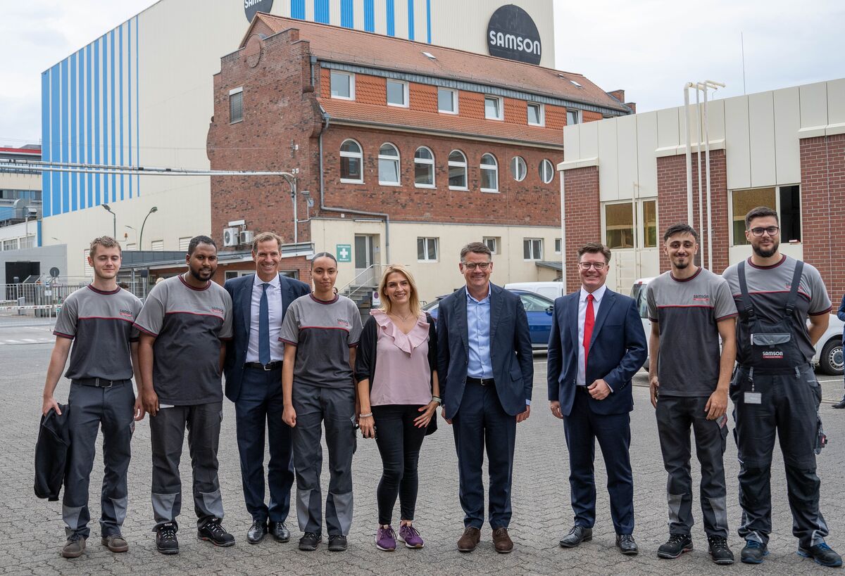 Ministerpräsident Rhein zu Besuch bei der Samson AG | hessen.de