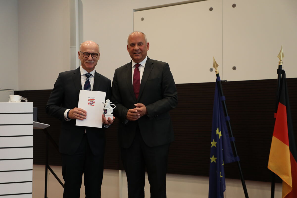 Landespolizeipräsident Robert Schäfer geht in den Ruhestand | hessen.de